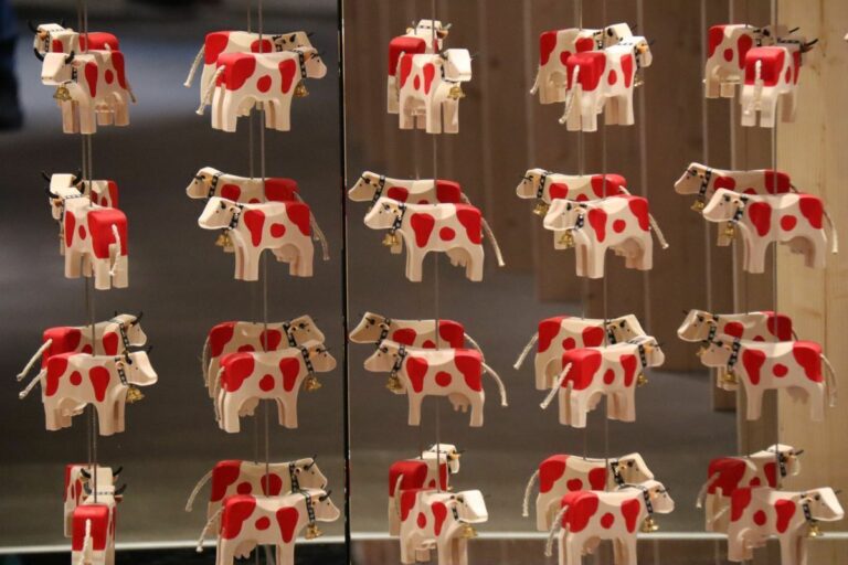 Erlebniswelt Trauffer: Ausflug zur Geburtsstätte der kultigen Holzkühe ...